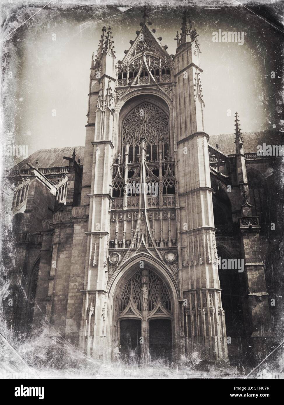 Limoges cathedral hi-res stock photography and images - Alamy