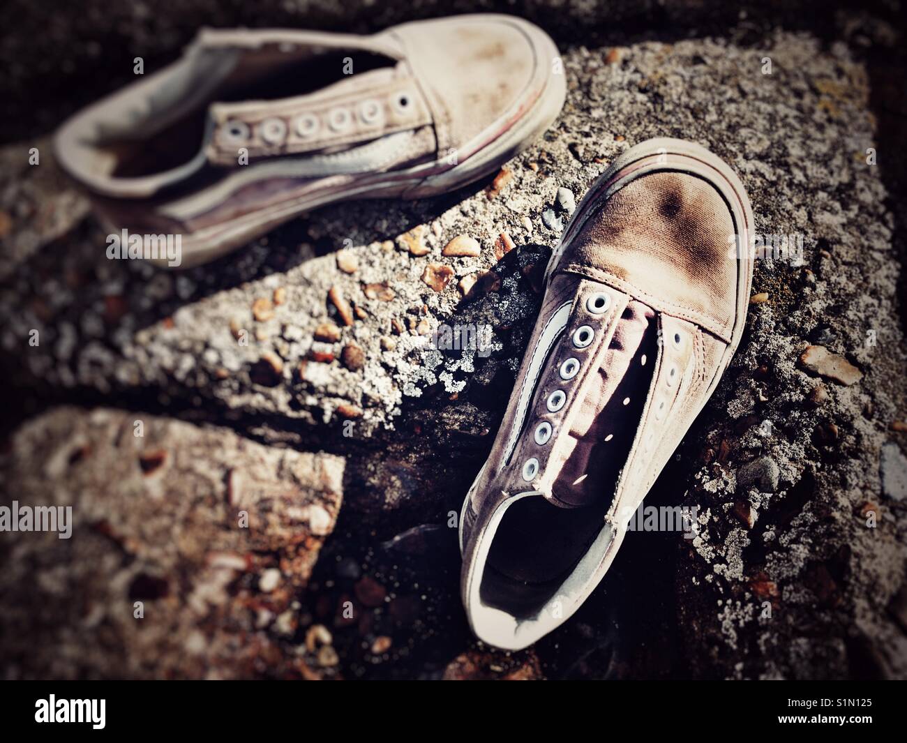 Abandoned shoes hi-res stock photography and images - Alamy