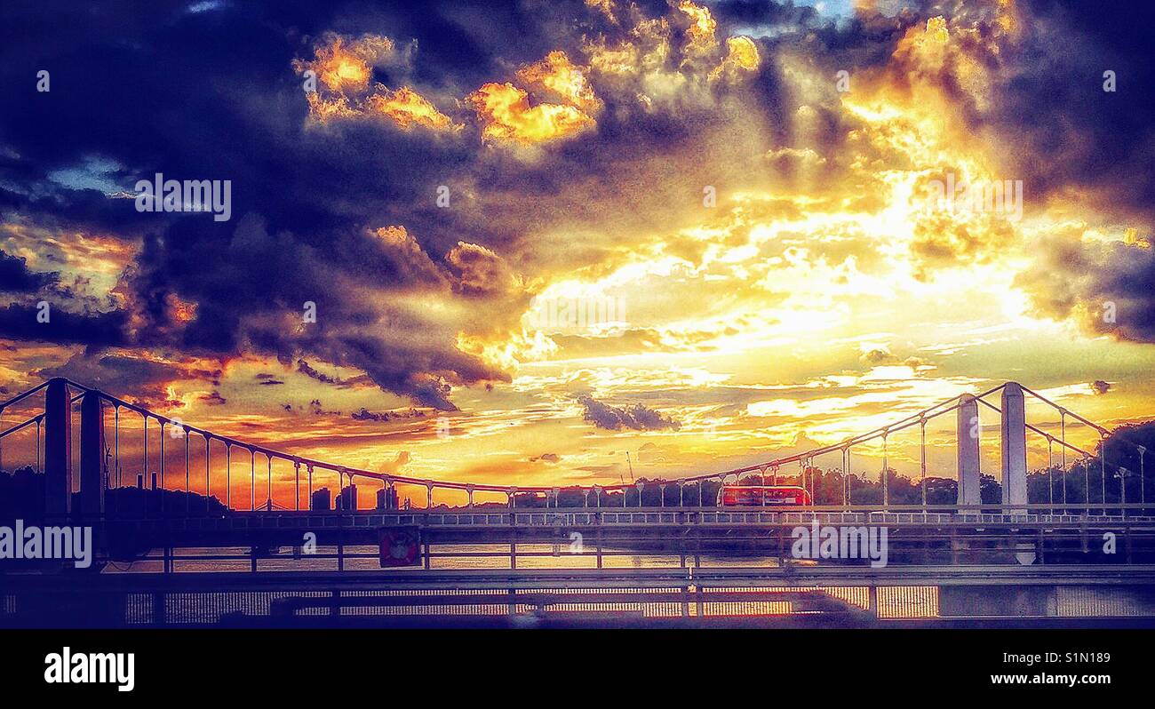 London evening sunset bus hi-res stock photography and images - Alamy