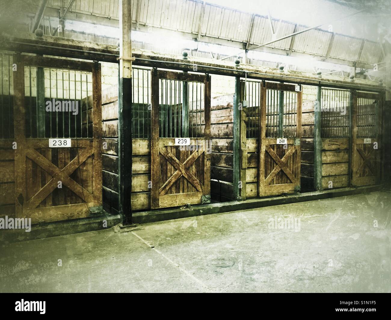 Gate numbers hi-res stock photography and images - Alamy