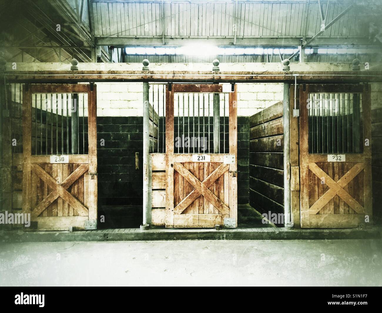 Open stalls hi-res stock photography and images - Alamy