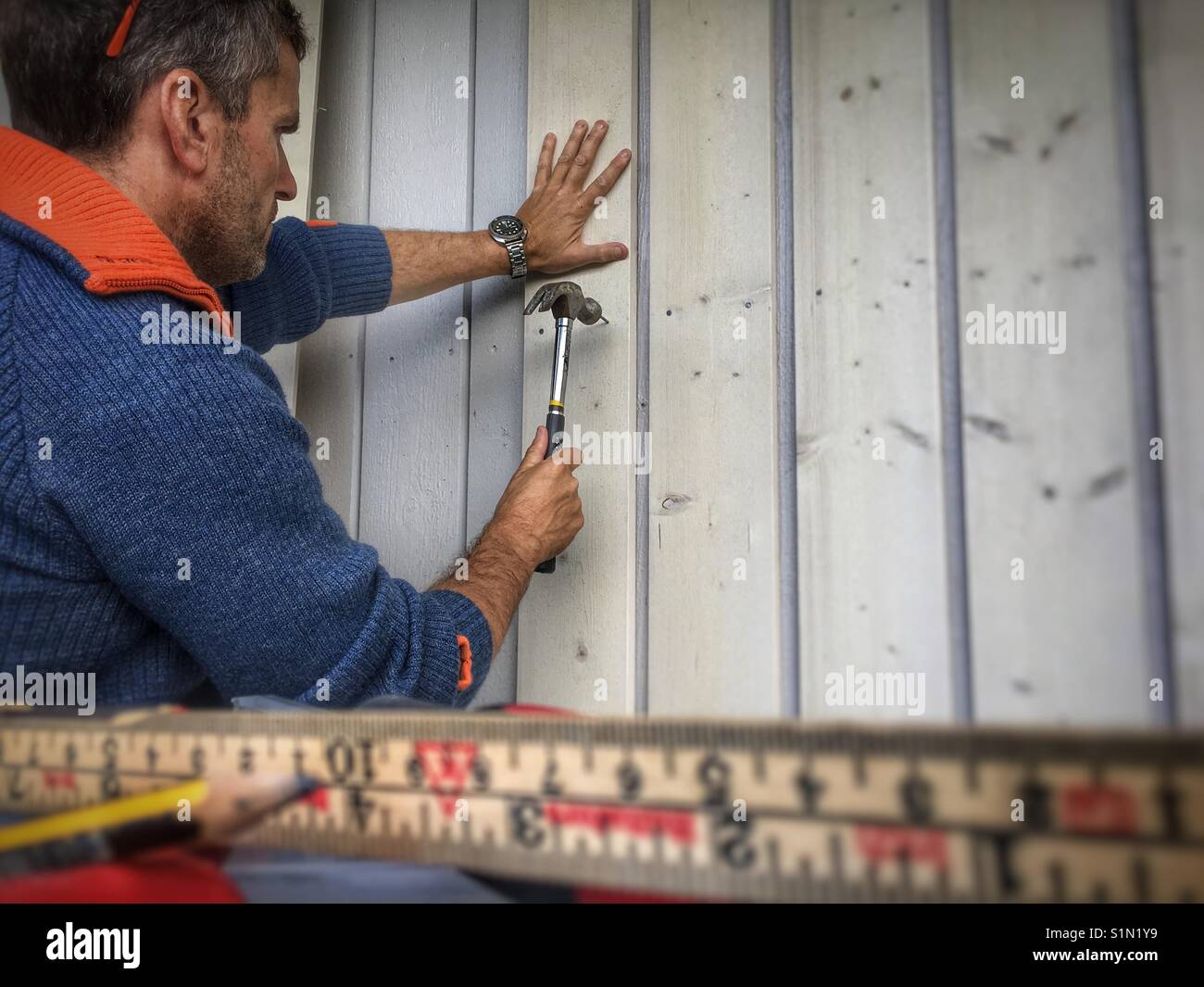 Carpenter hammer hi-res stock photography and images - Alamy