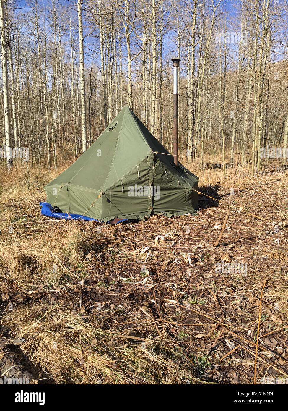Hunting camp hi-res stock photography and images - Alamy