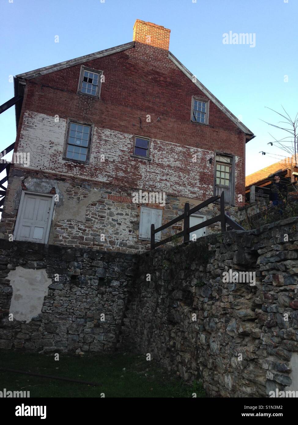 Old mill building hi-res stock photography and images - Alamy