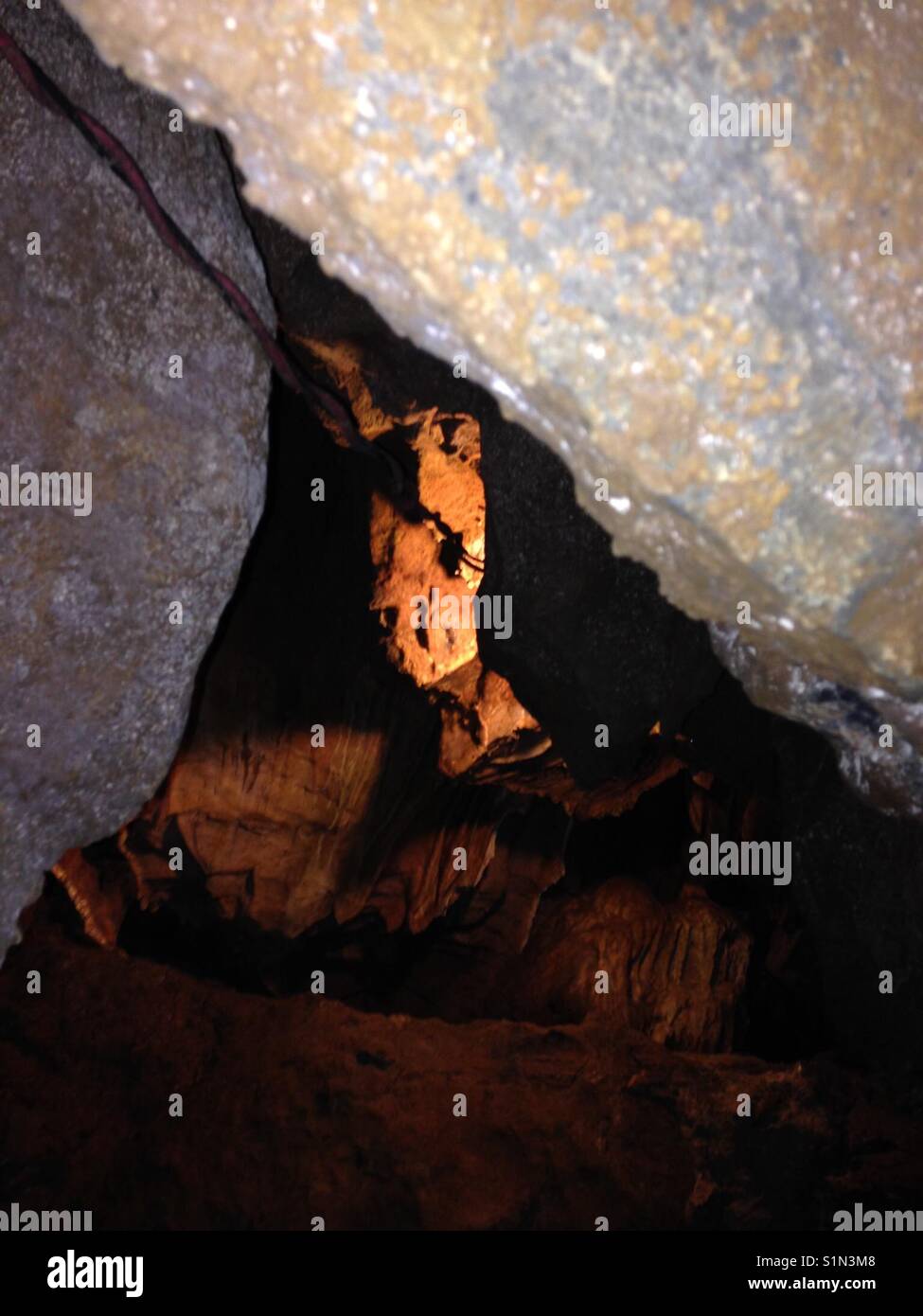 Peek through the cave Stock Photo - Alamy