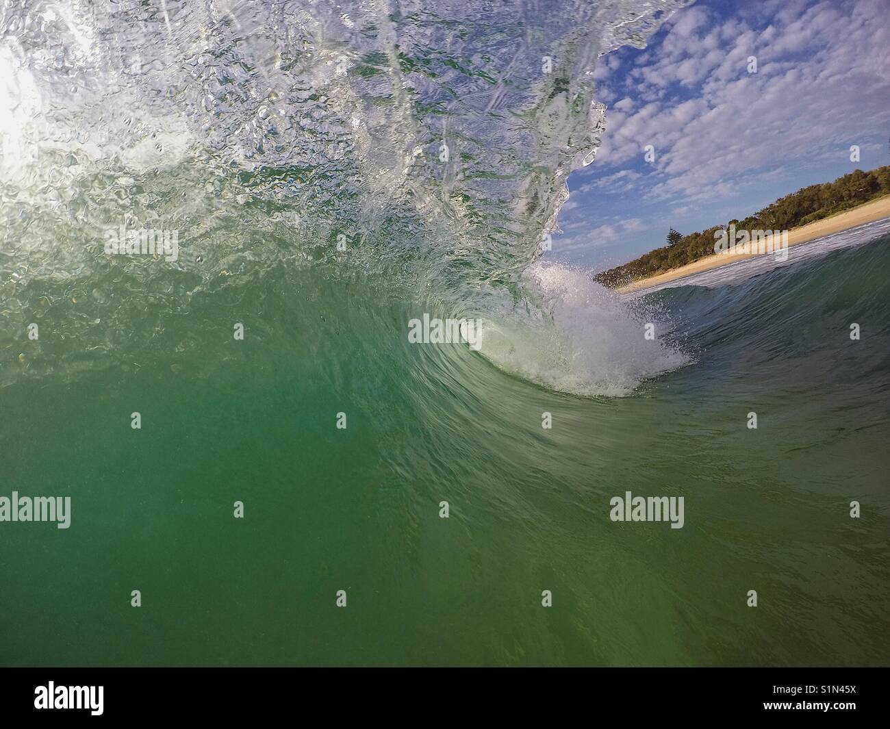 Surfing waves hi-res stock photography and images - Alamy