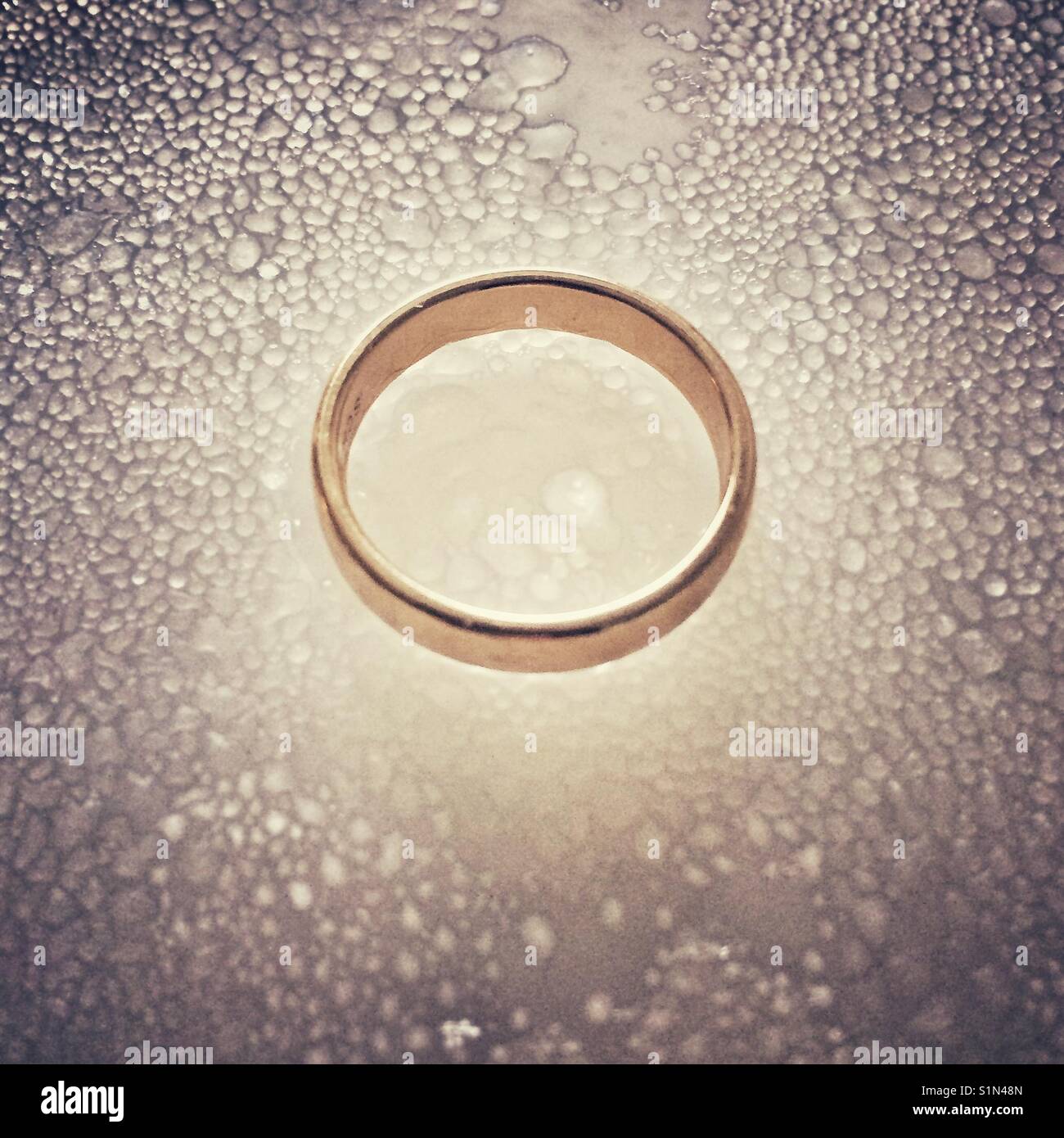 Ring water hi-res stock photography and images - Alamy