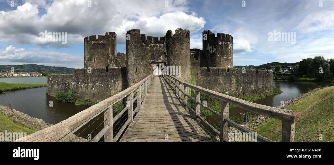 Panoramic view of the outer west gatehouse of Caerphilly castle Stock ...
