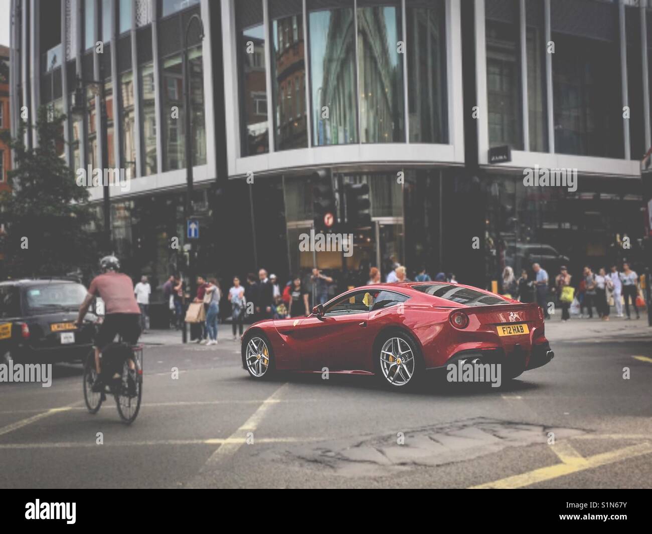 Sportscar city london hi-res stock photography and images - Alamy