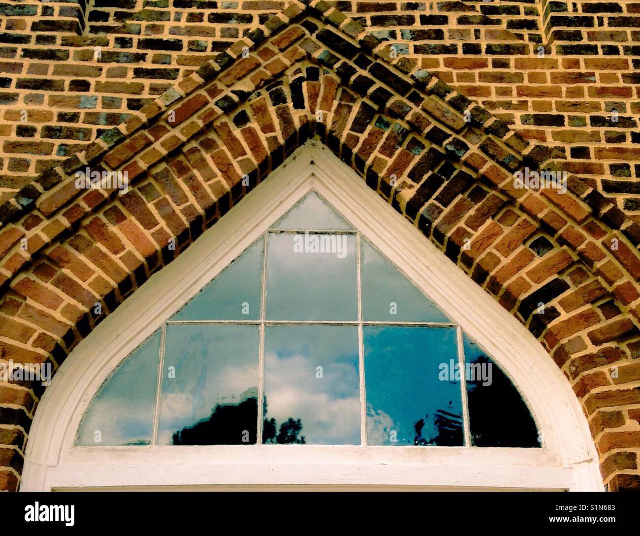 Arched church windows hi-res stock photography and images - Alamy