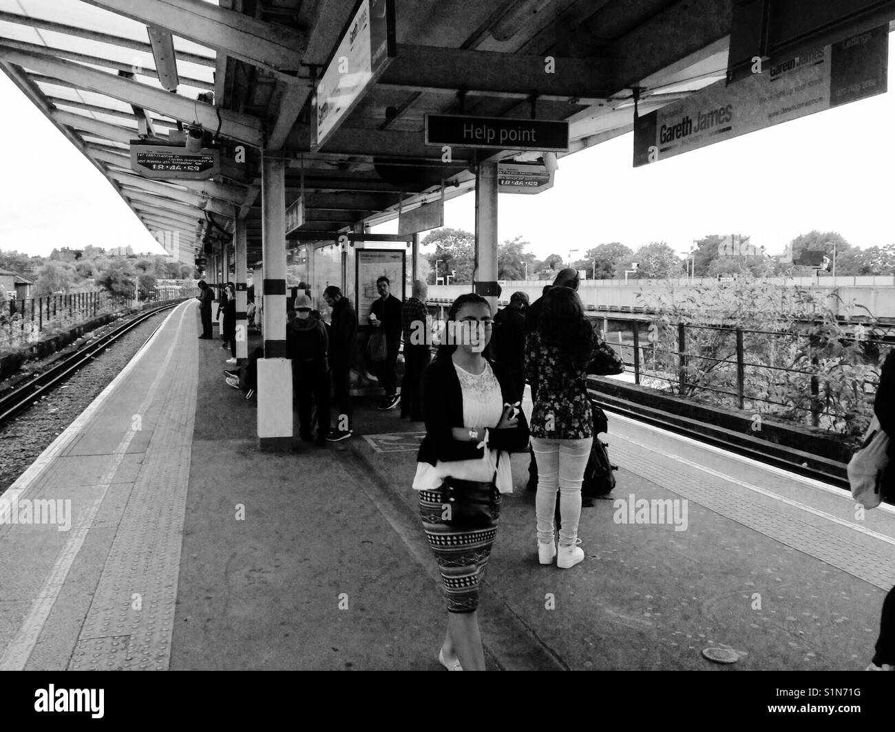 Overground station london hi-res stock photography and images - Alamy