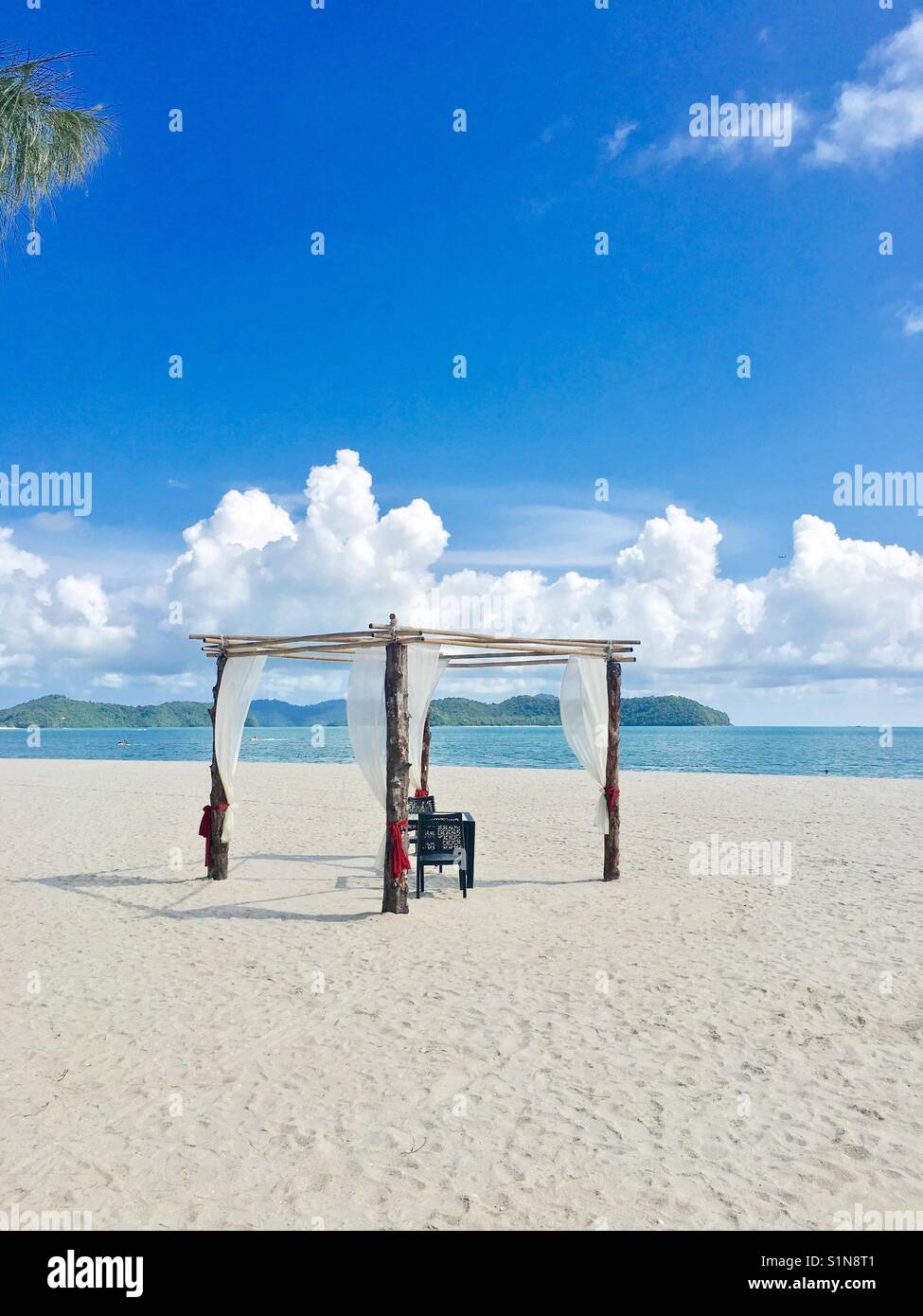 The sun and the sand hi-res stock photography and images - Alamy