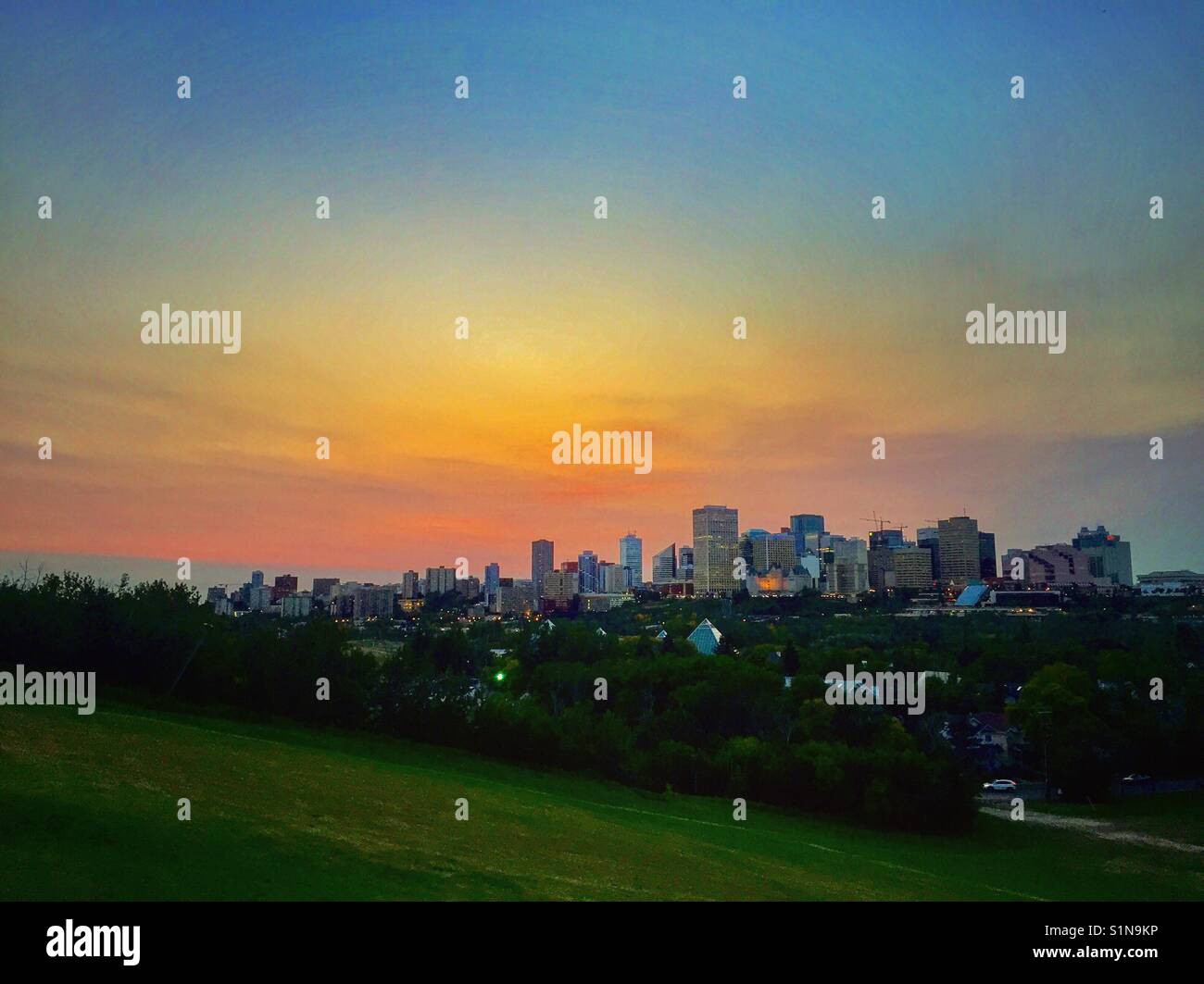 Skyline gradient hi-res stock photography and images - Alamy