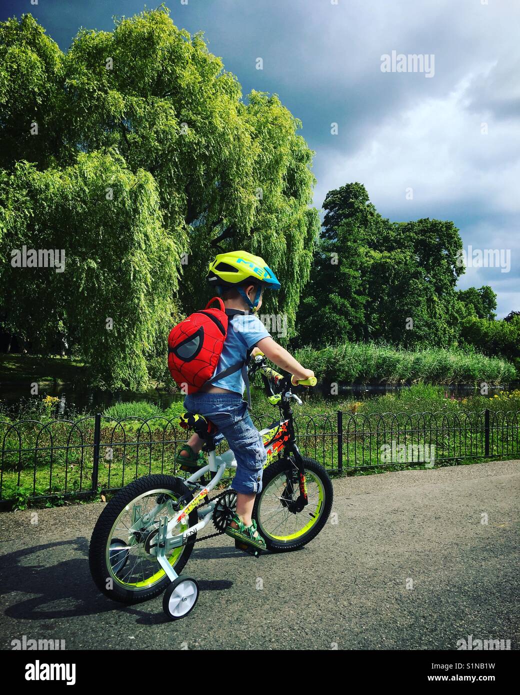 Boy cycle hi-res stock photography and images - Alamy