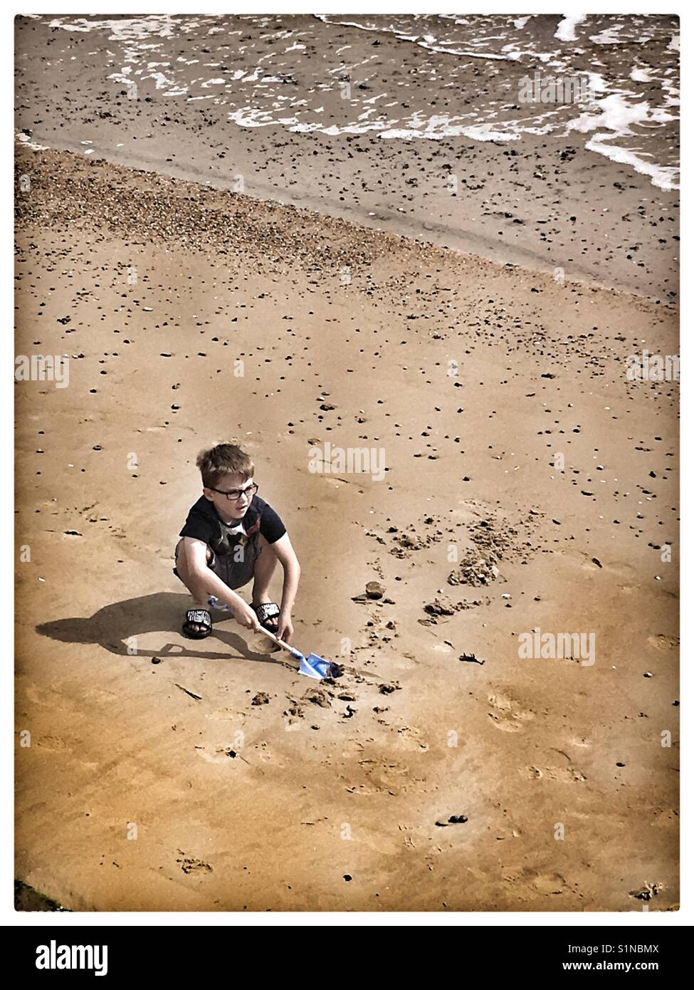 Digging with shovels hi-res stock photography and images - Alamy
