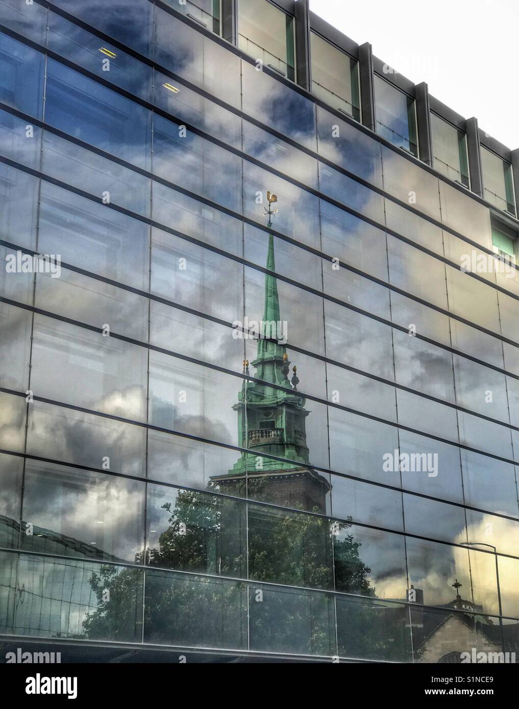 Reflection windows hi-res stock photography and images - Alamy