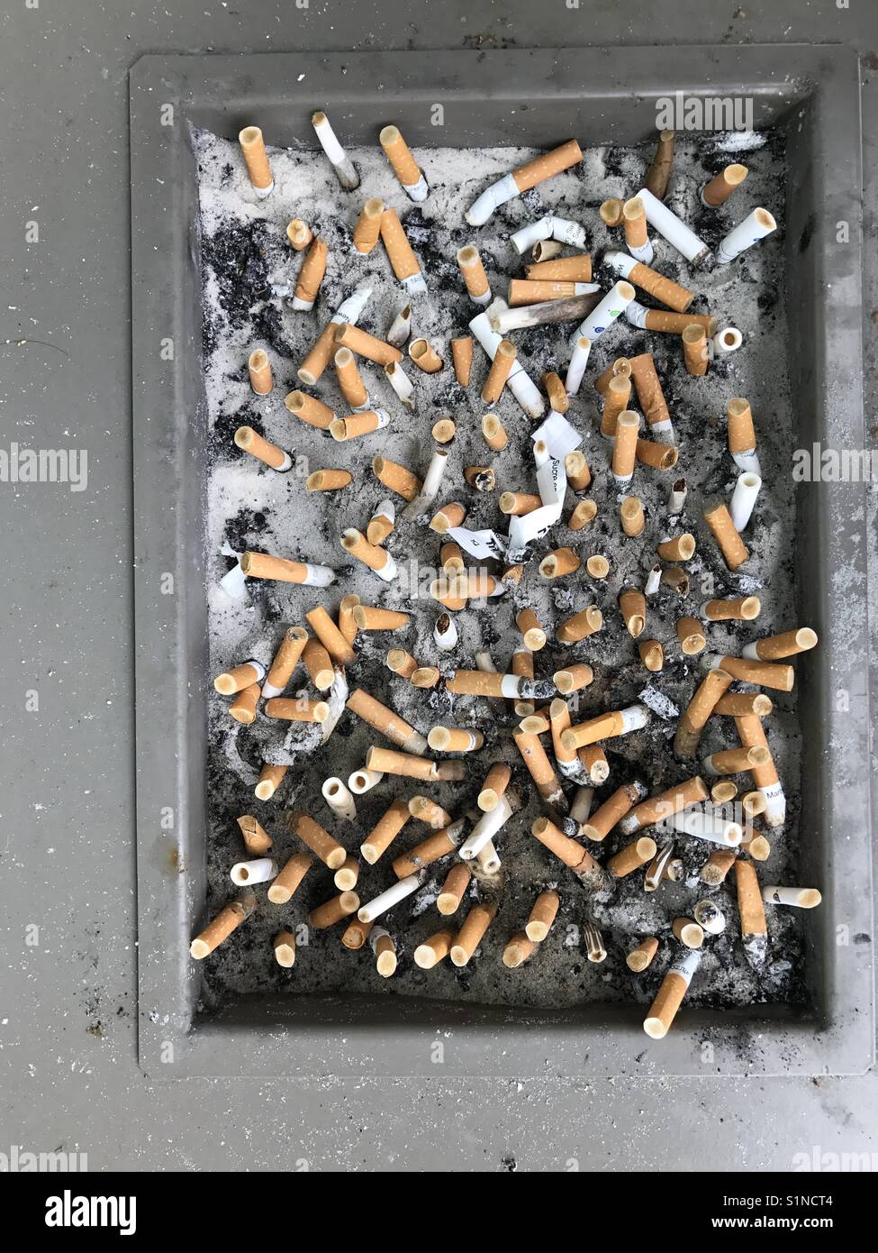 Full ashtray of cigarettes hi-res stock photography and images - Alamy