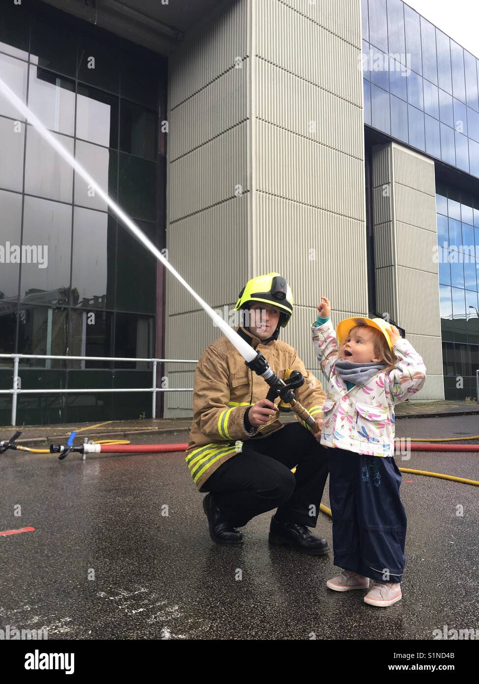 Fight fires hi-res stock photography and images - Alamy