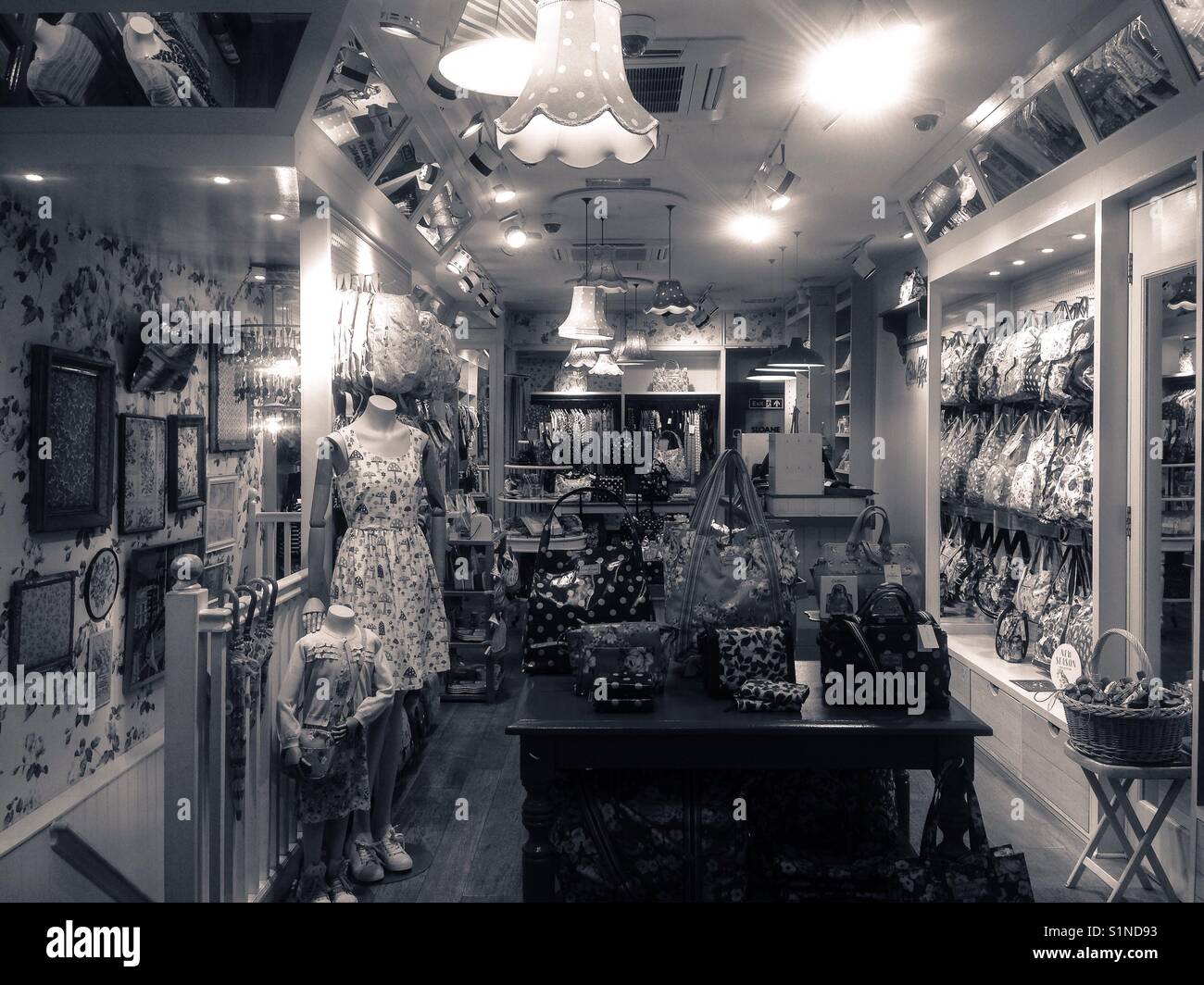 Chic shop in Kings Road, Chelsea, London Stock Photo - Alamy