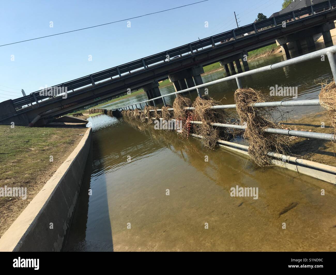 river flow bridge Stock Photo - Alamy