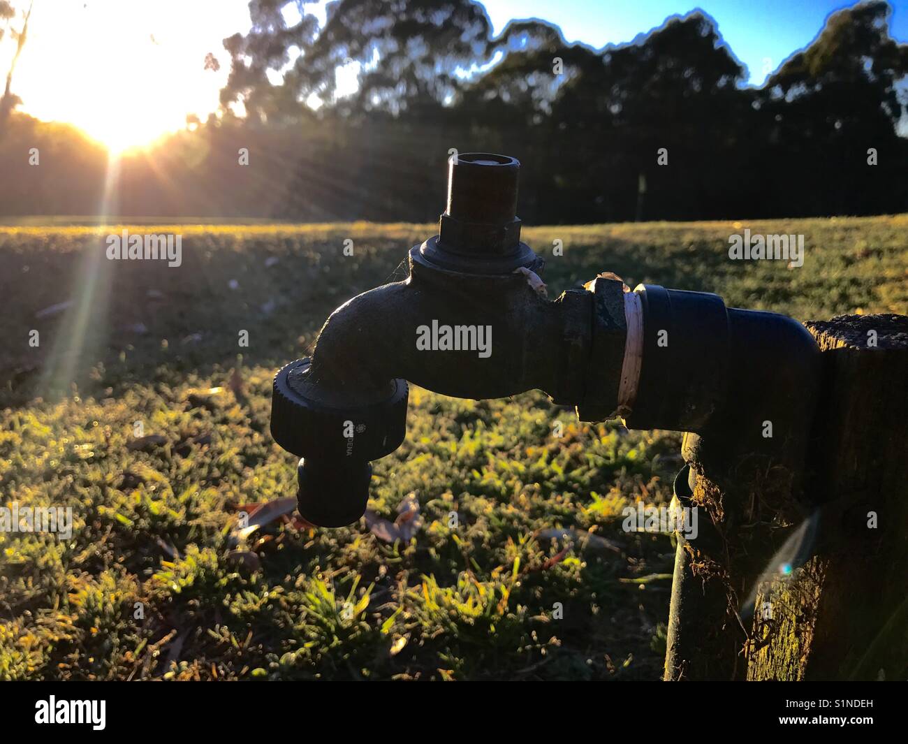 Outside tap hi-res stock photography and images - Alamy
