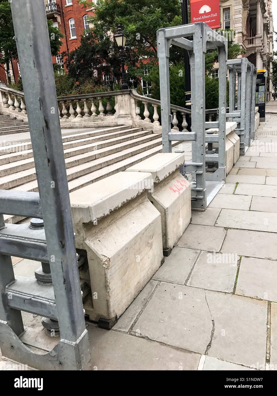 Anti terror barrier hi-res stock photography and images - Alamy