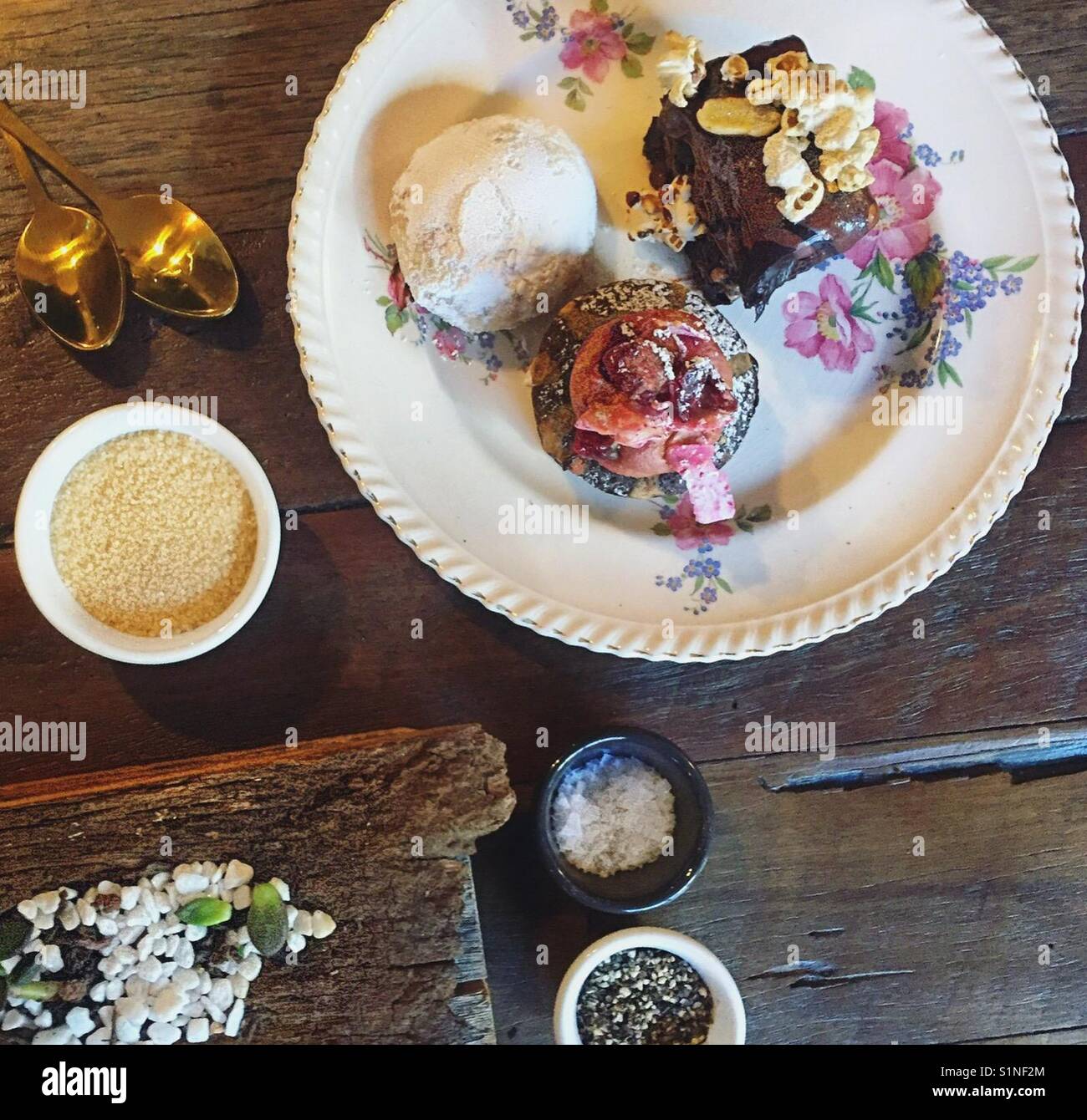 High tea hi-res stock photography and images - Alamy