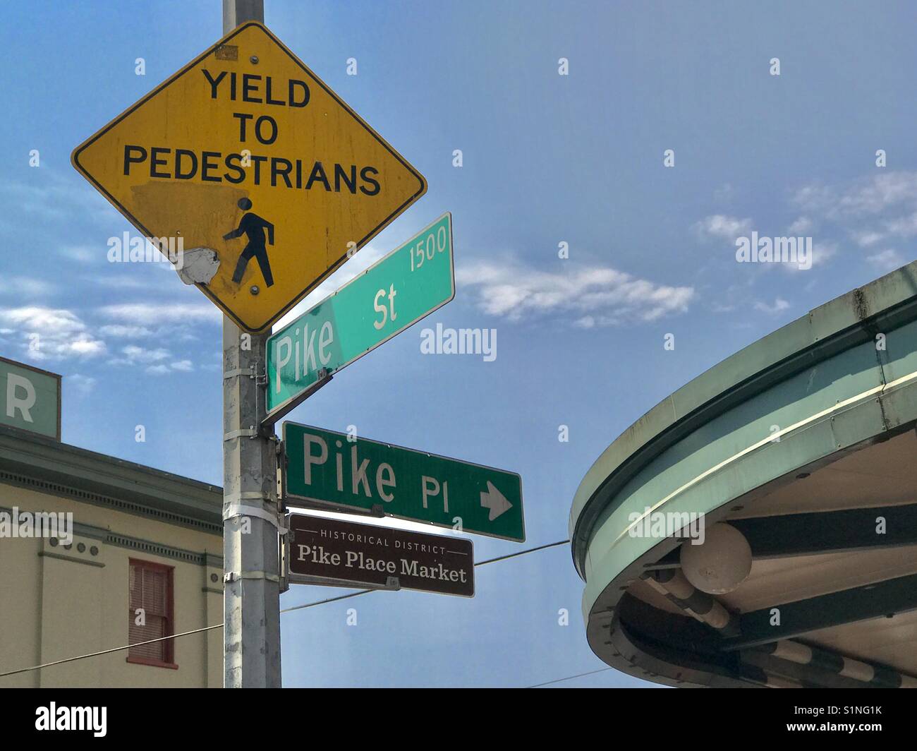 Blue street signs hi-res stock photography and images - Alamy