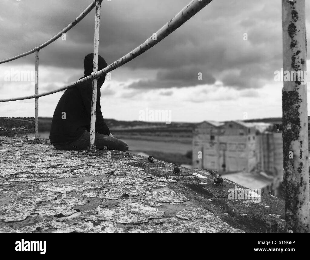 Edge of drop hi-res stock photography and images - Alamy