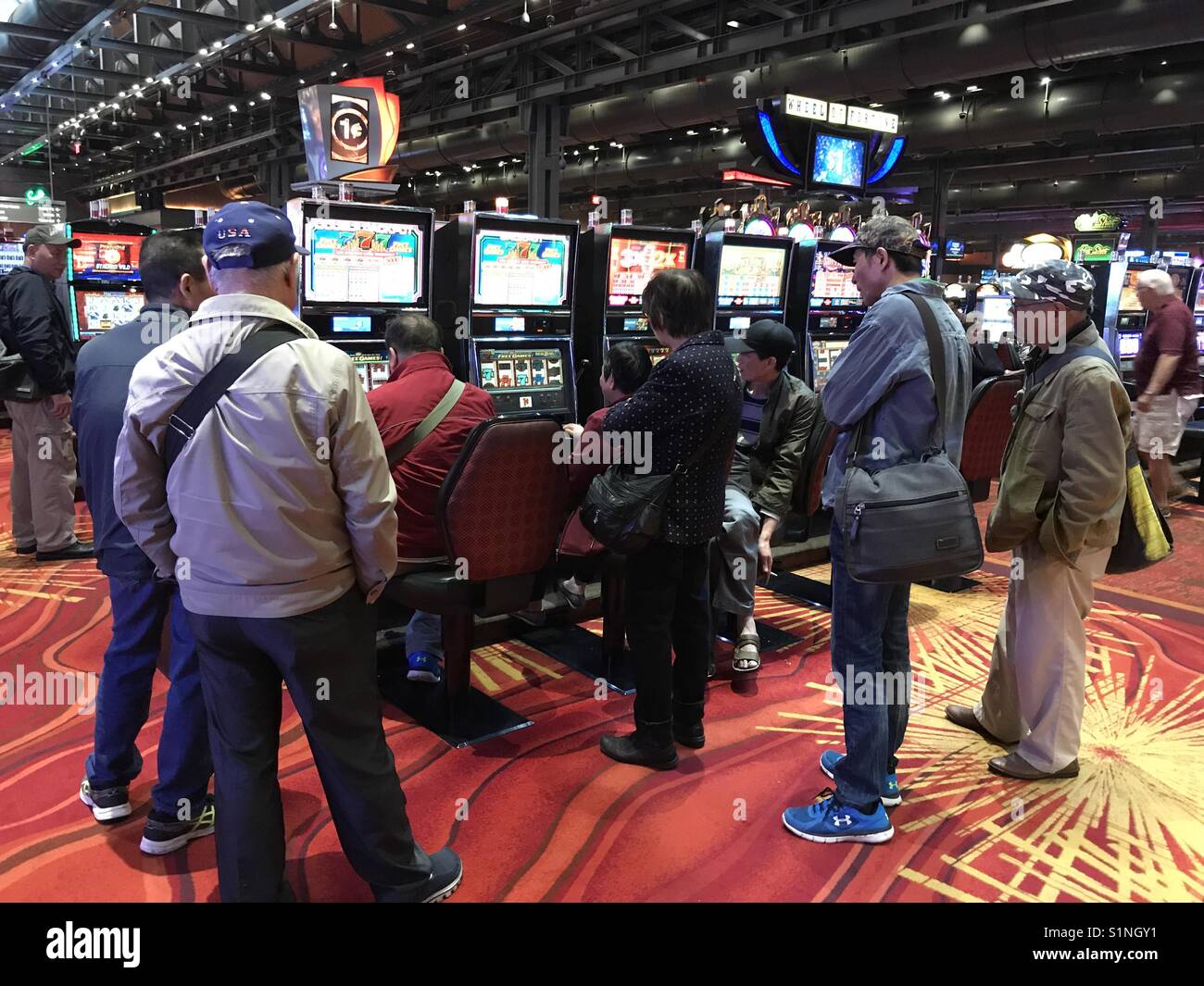 Crowd observation hi-res stock photography and images - Alamy