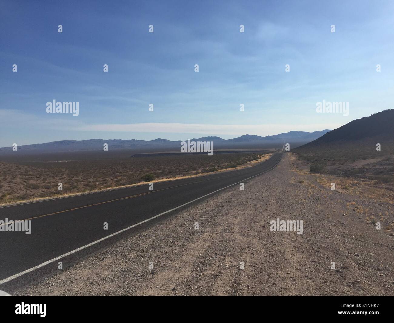Infinite road hi-res stock photography and images - Alamy