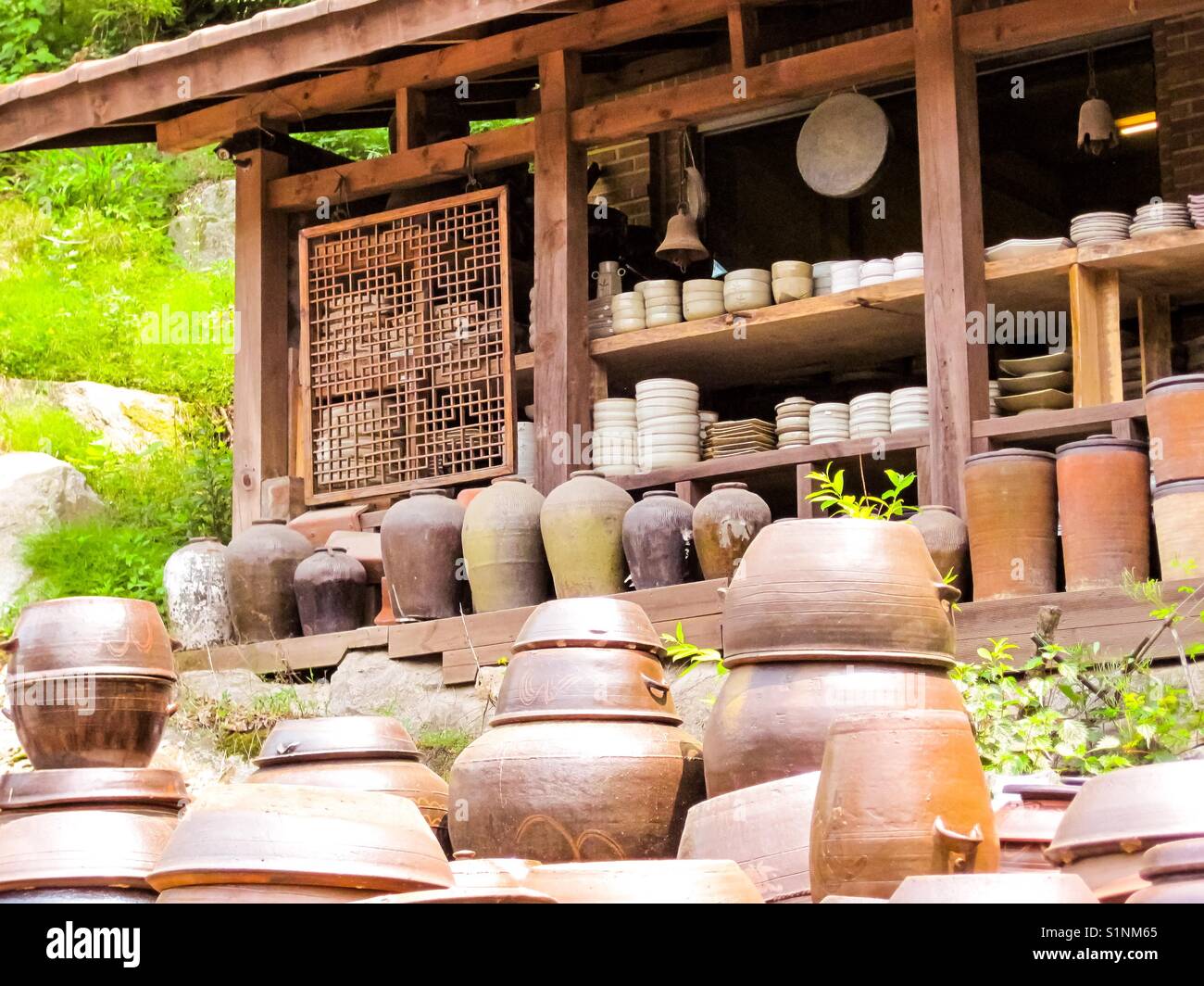 Pottery seoul hi-res stock photography and images - Alamy