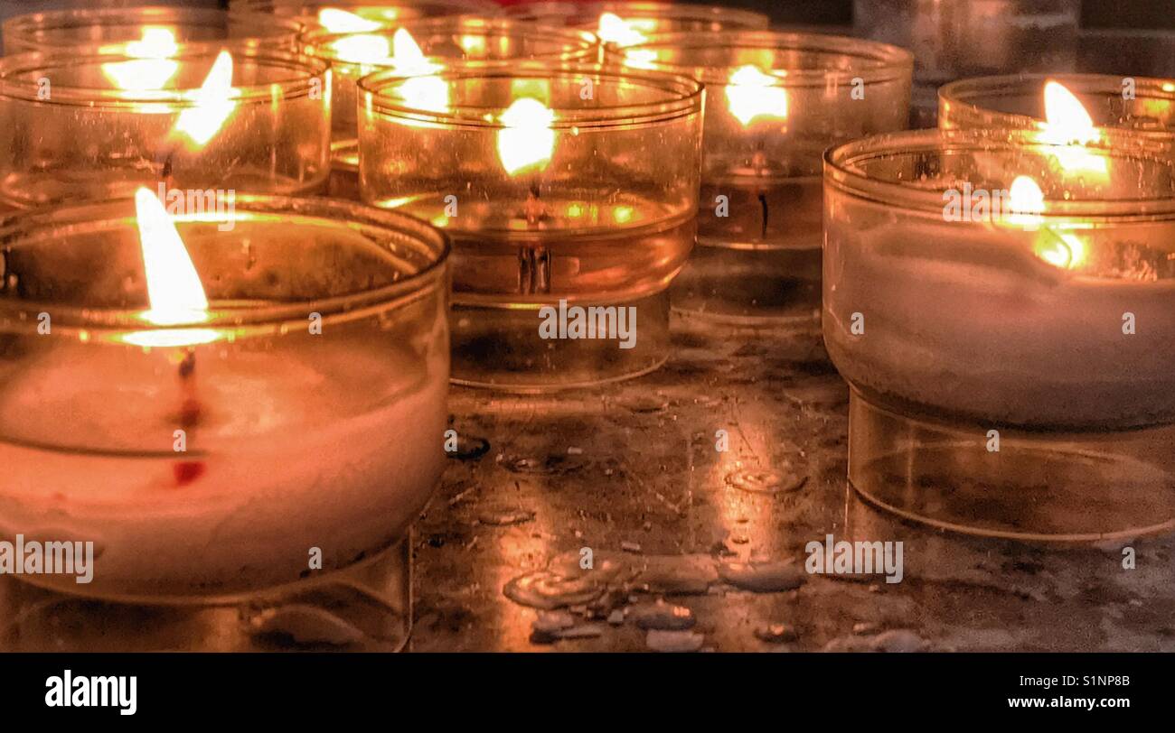 Lit of candles hi-res stock photography and images - Alamy