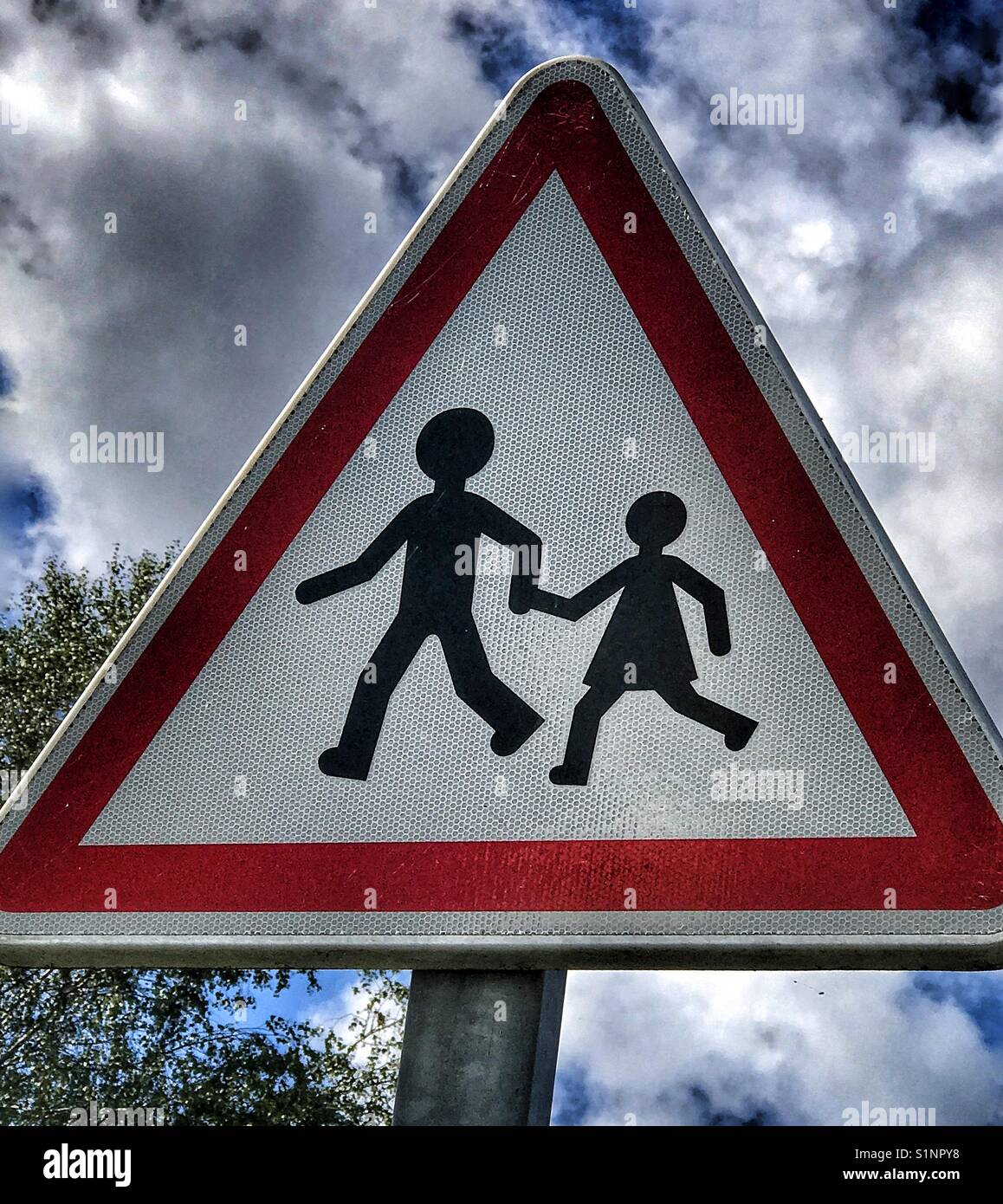 Children crossing sign Stock Photo - Alamy