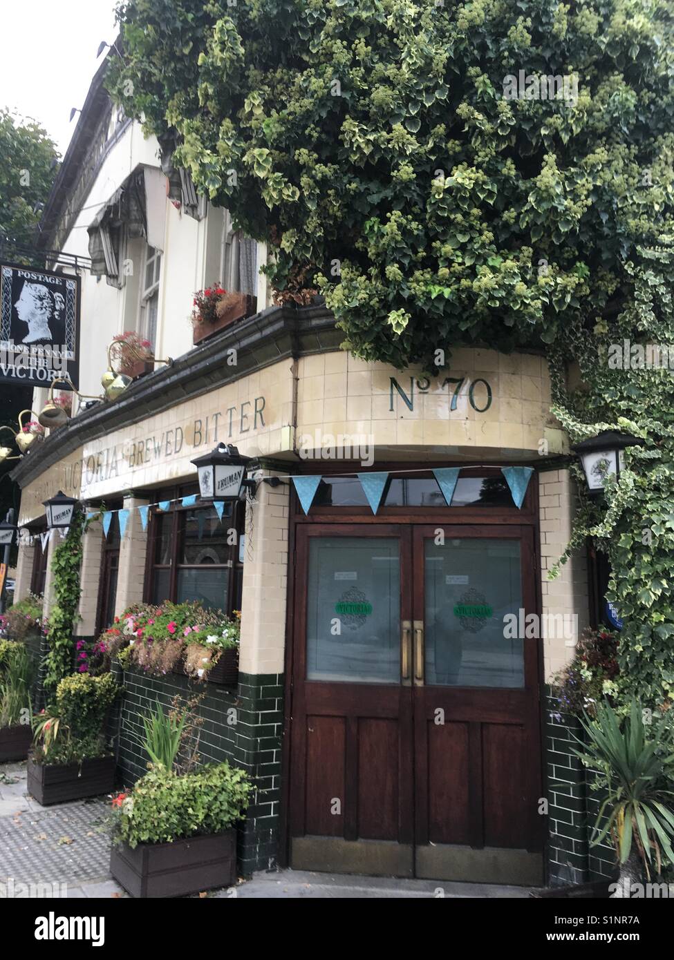 Pub victoria london hi-res stock photography and images - Alamy