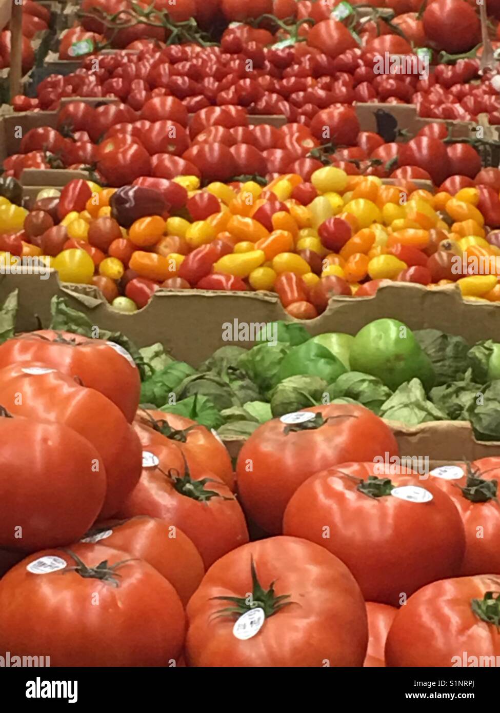 Farmers market peppers and tomatoes hi-res stock photography and images ...
