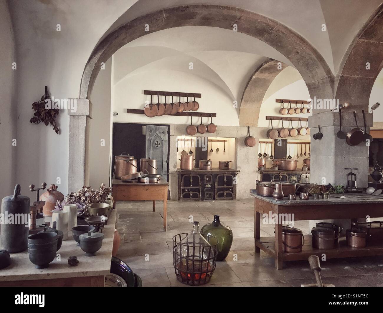 Castle kitchen hi-res stock photography and images - Alamy