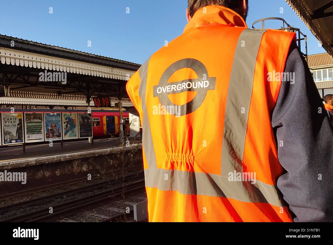 London overground tfl hi-res stock photography and images - Alamy