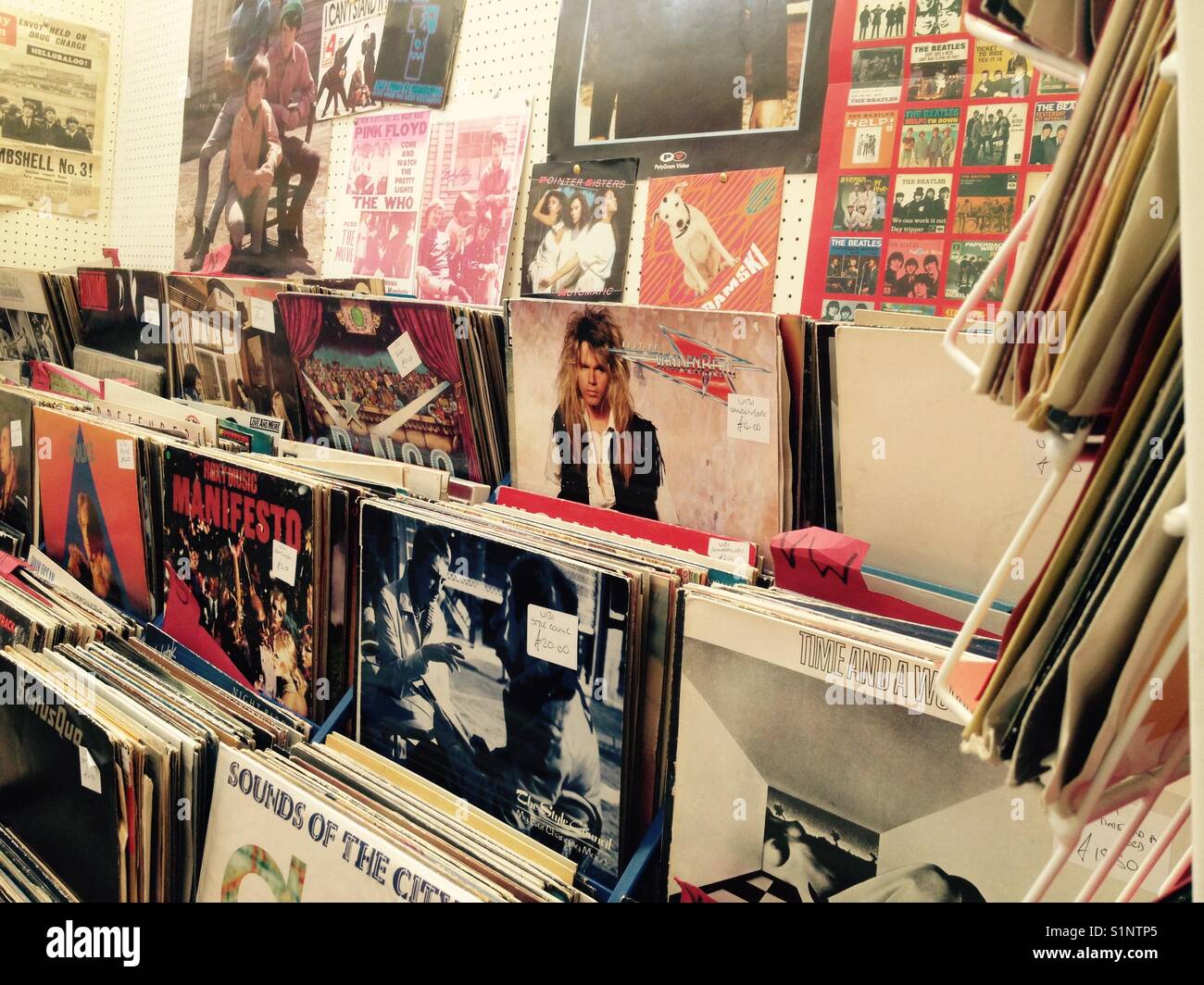 Vintage record shop hi-res stock photography and images - Alamy