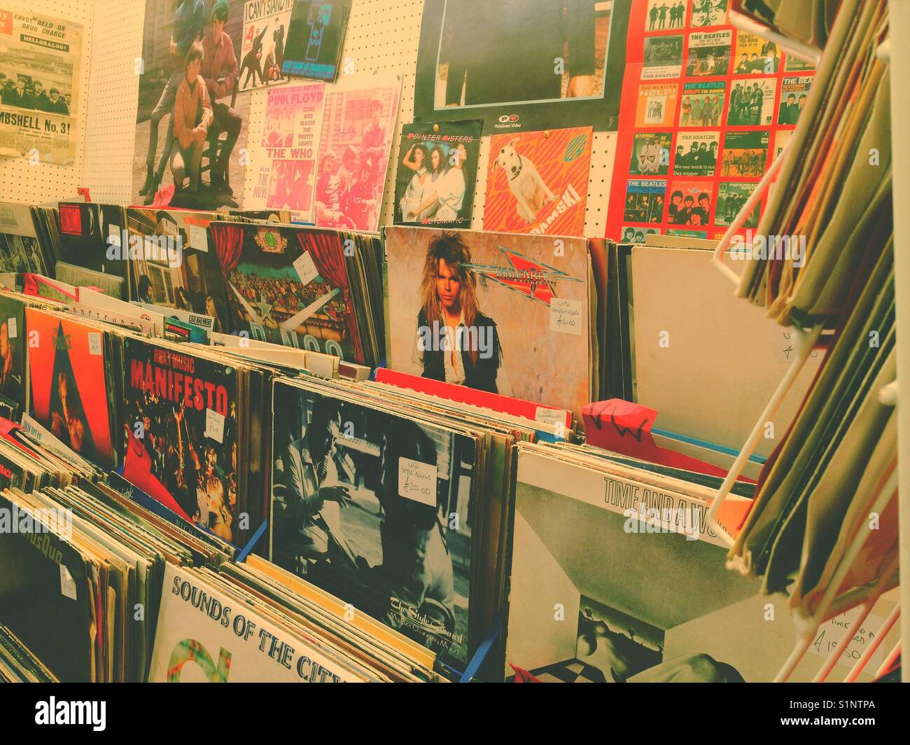 Vintage record shop Stock Photo - Alamy