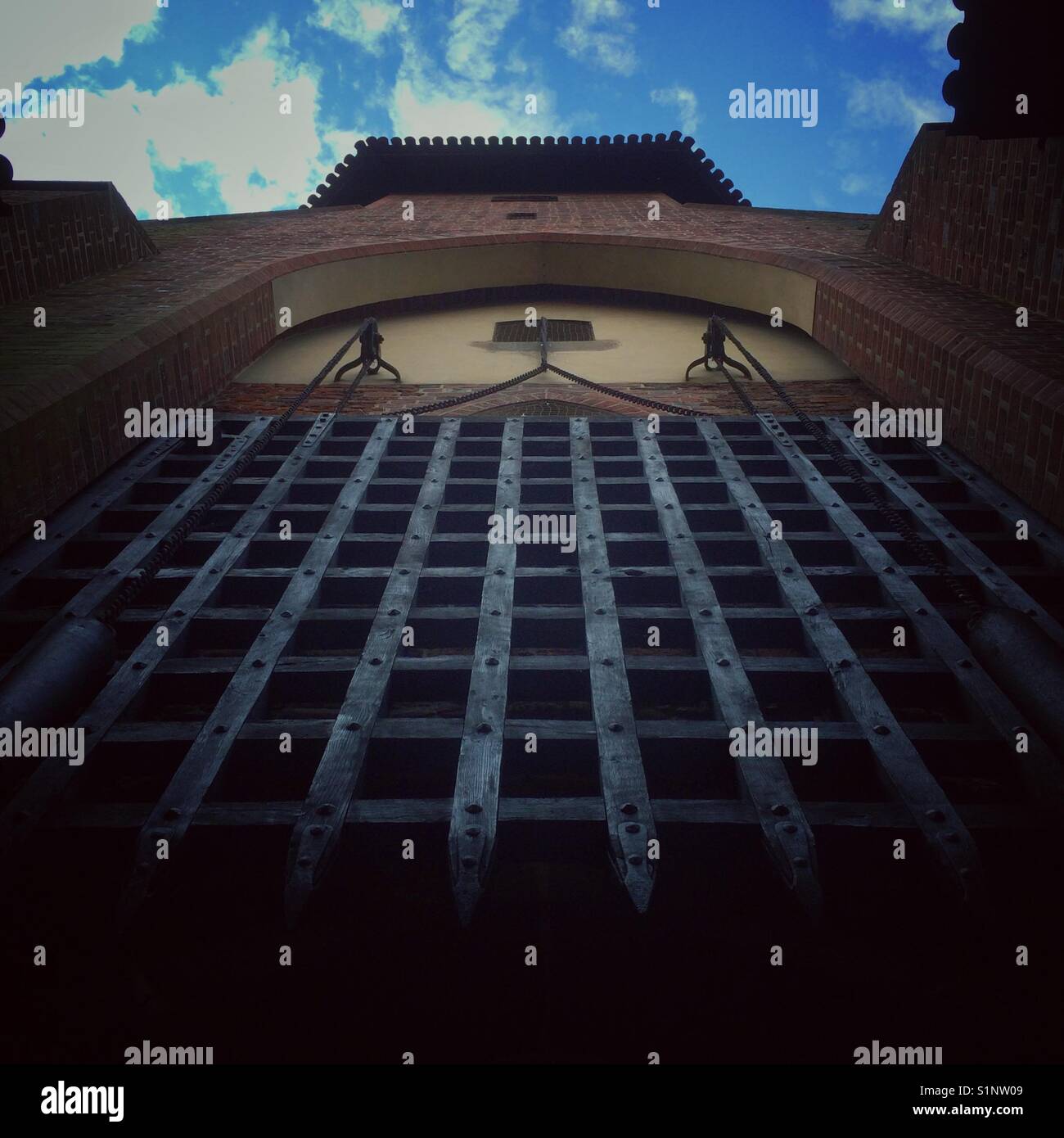 Portcullis gate hi-res stock photography and images - Alamy