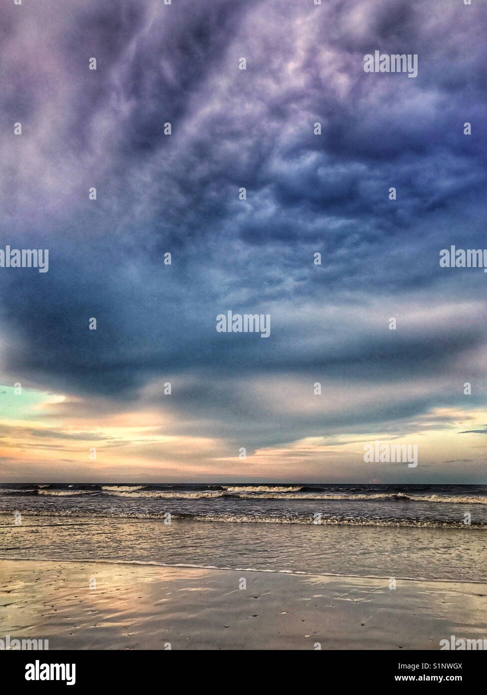 Oceans edge hi-res stock photography and images - Alamy