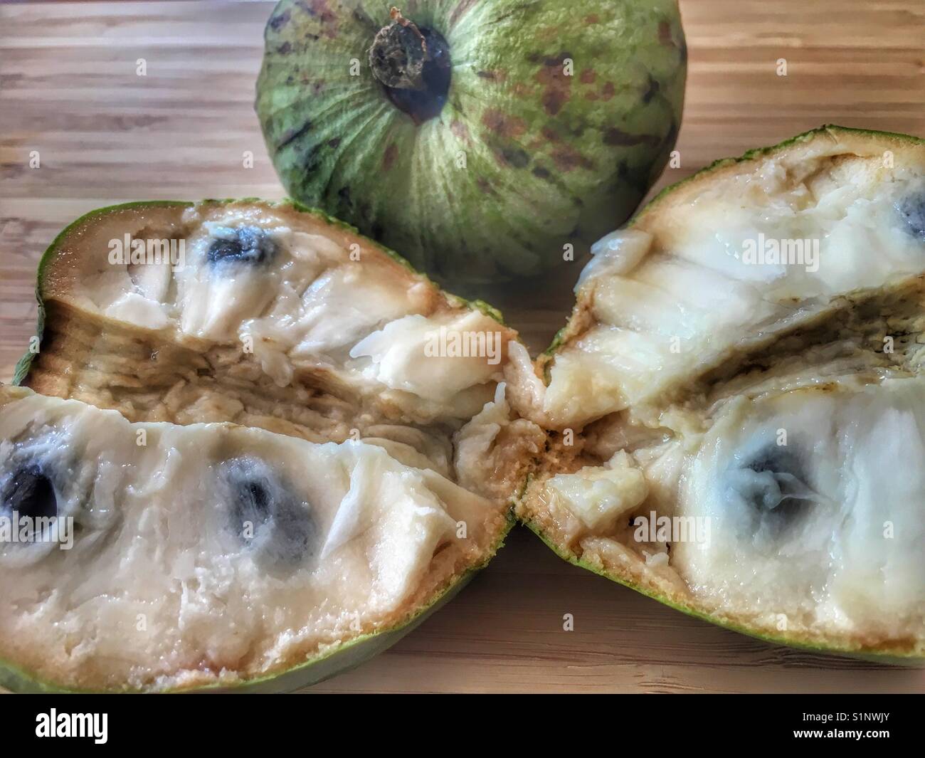 Annona cherimola hi-res stock photography and images - Alamy