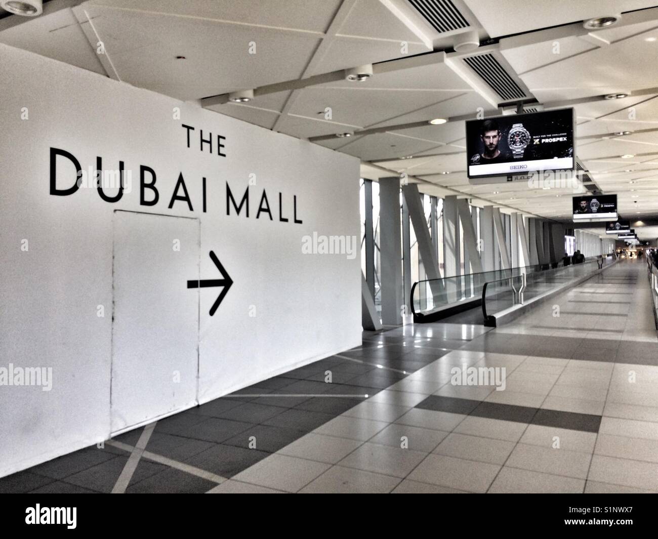 Entrance to Dubai Mall Stock Photo - Alamy