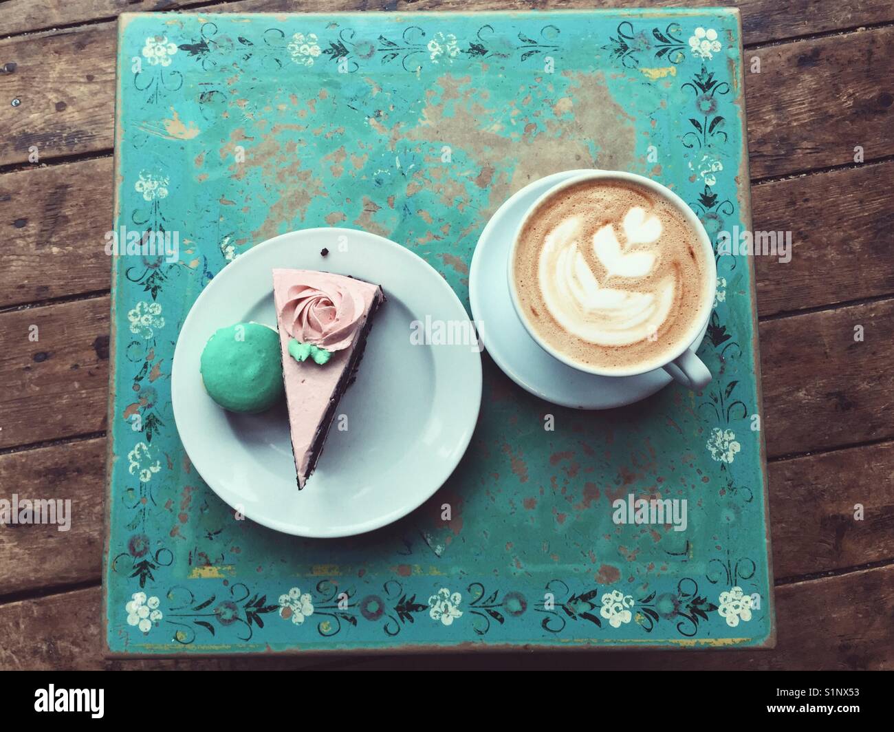 Coffee and cake cafe hi-res stock photography and images - Alamy