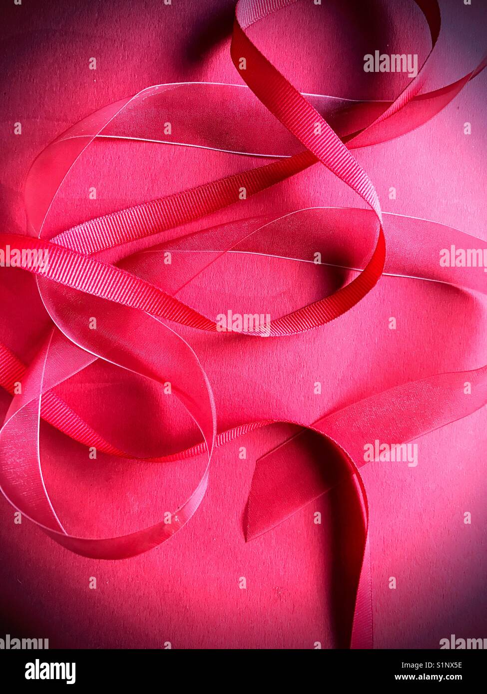 Curving ribbons hi-res stock photography and images - Alamy