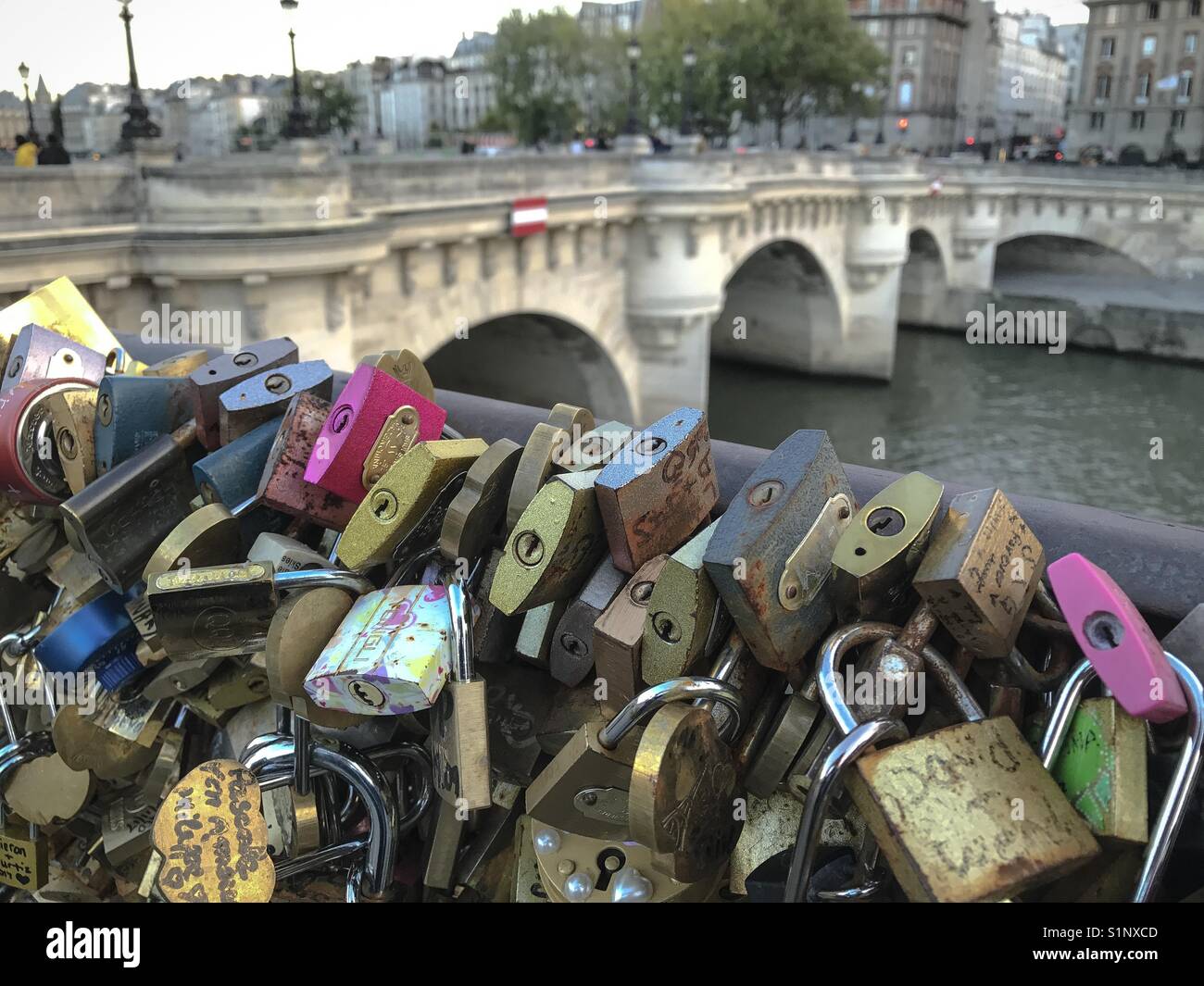 Love locks paris bridge hi-res stock photography and images - Alamy