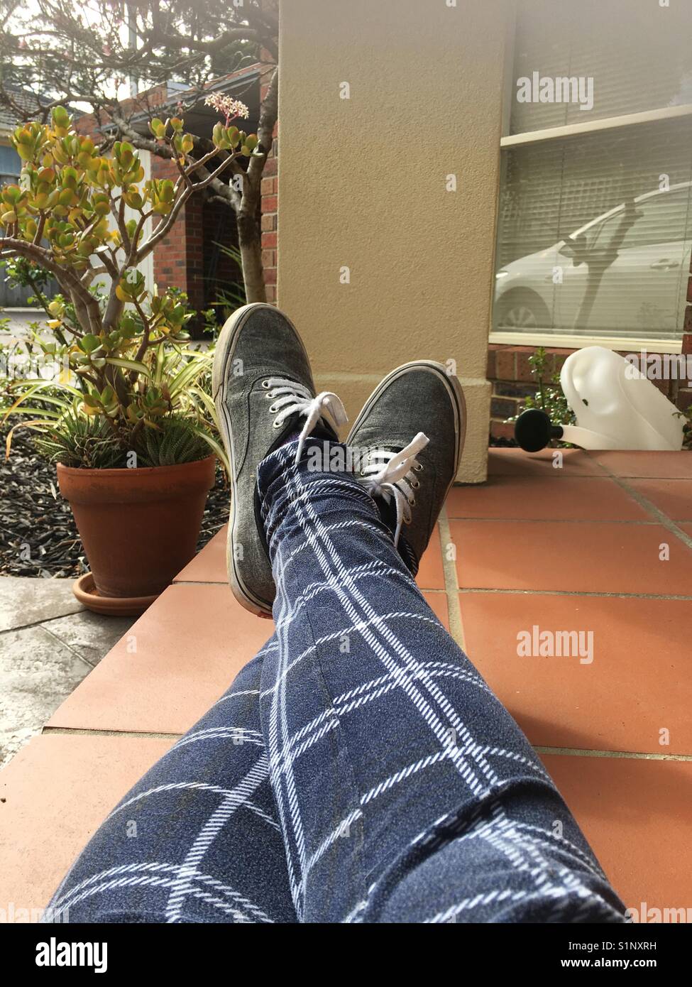 Waiting pattern hi-res stock photography and images - Alamy