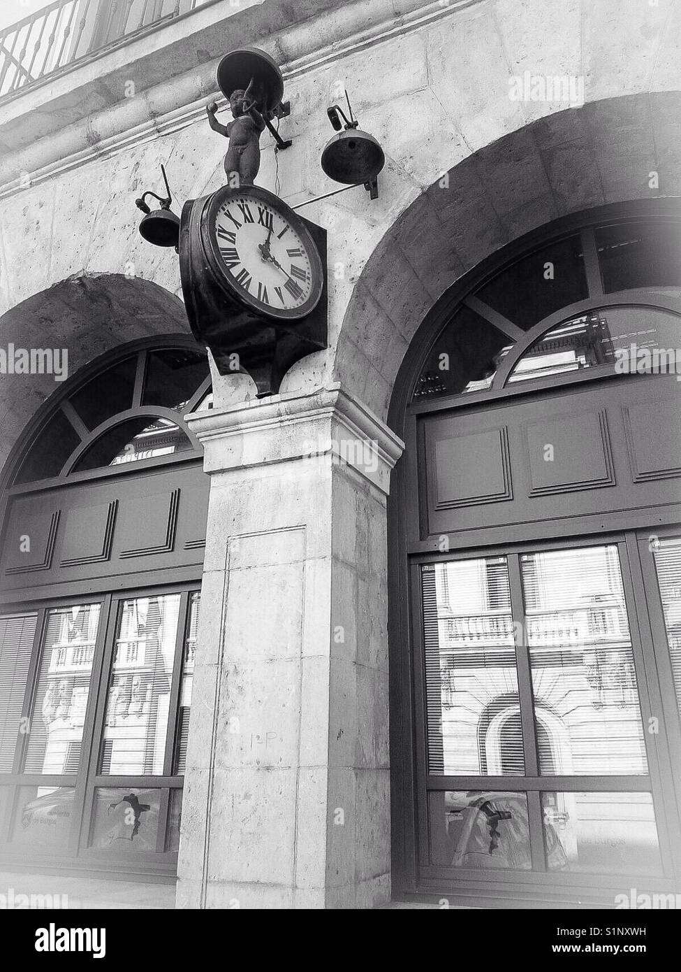 Theatre clock hi-res stock photography and images - Alamy