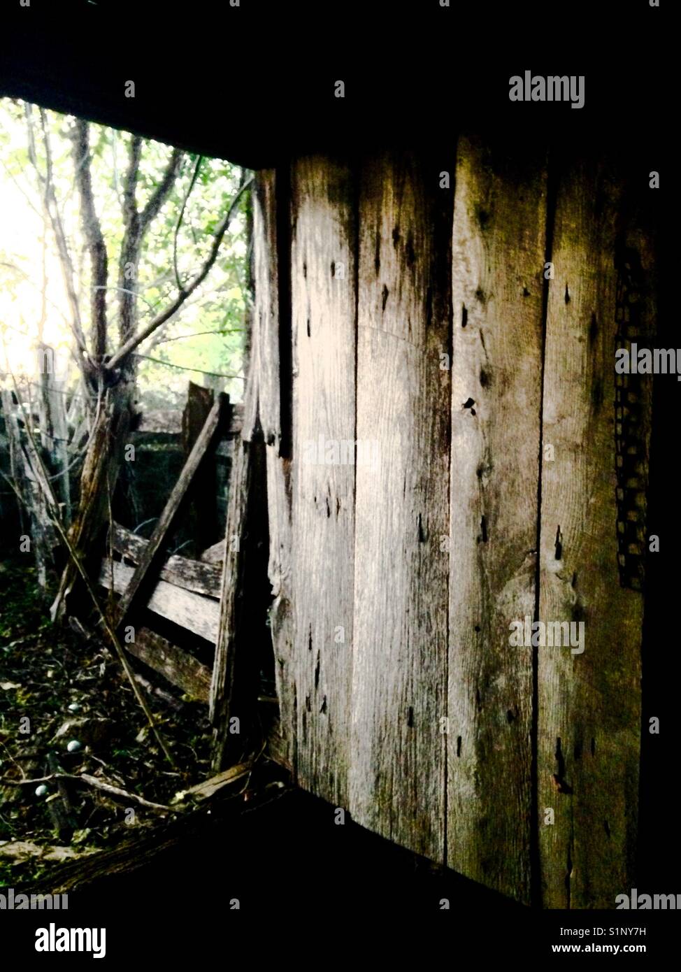 Open barn door hi-res stock photography and images - Alamy